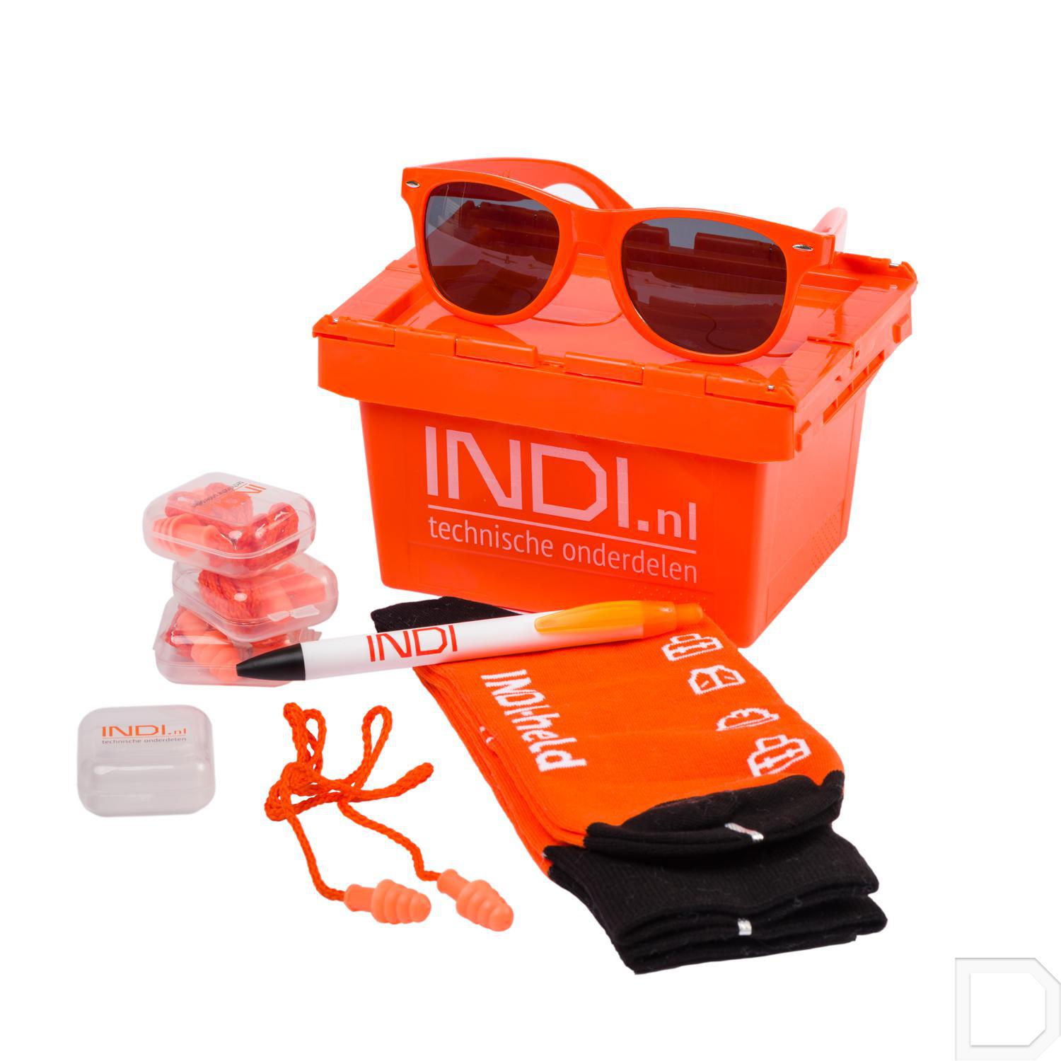 INDI kratje met 4 oordoppen + bril + 1x INDI-sokken 41-45 + pen ...